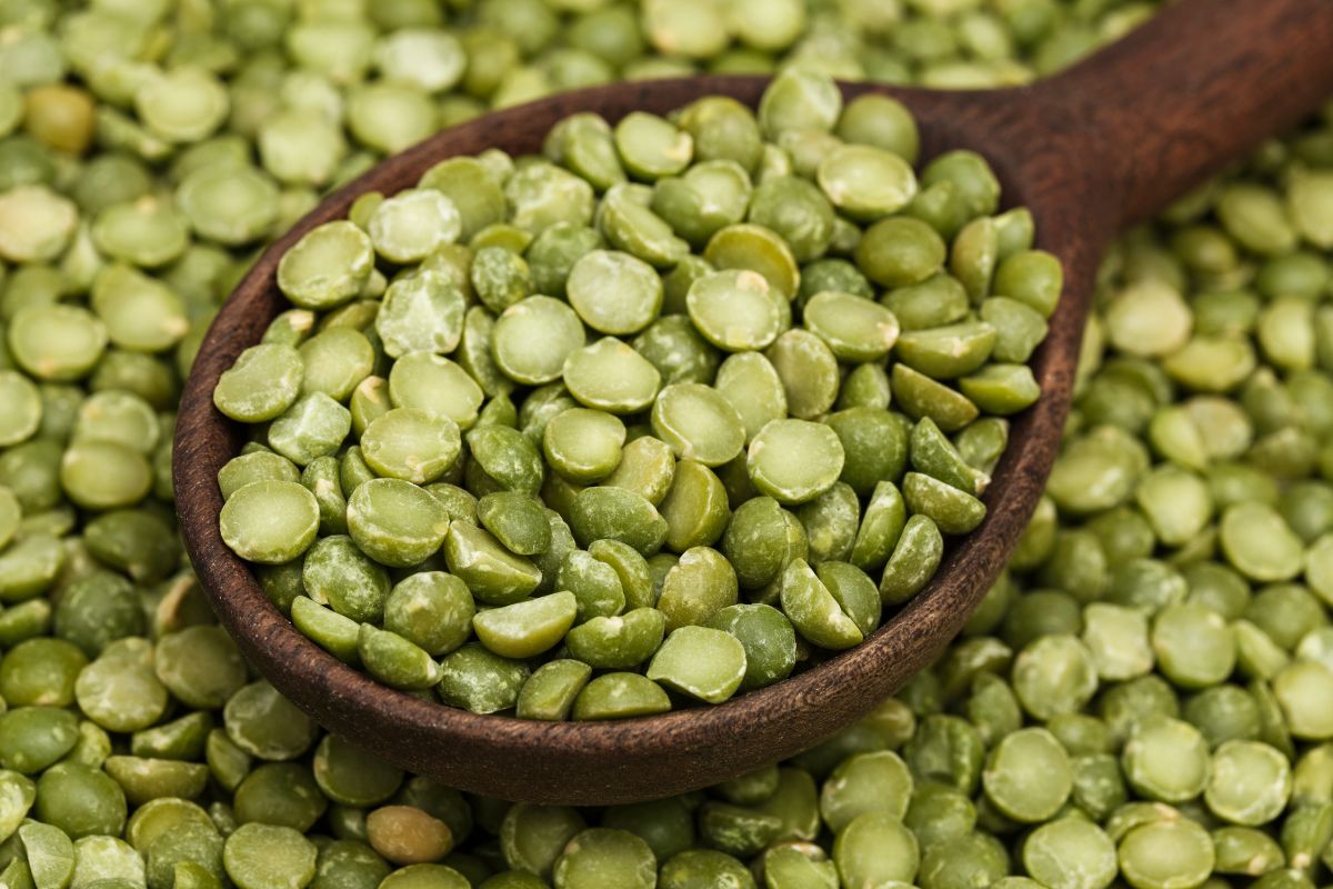 Can Rabbits Eat Peas? (All You Need To Know)